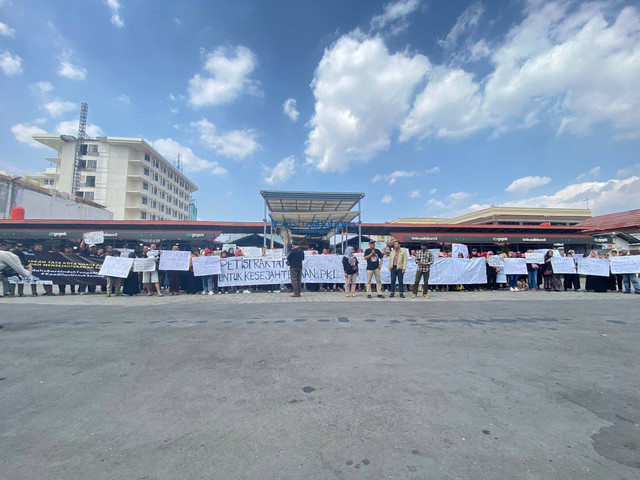 Pedagang Teras Malioboro 2 Kembali Demo, Tuntut Dilibatkan di Rencana ...