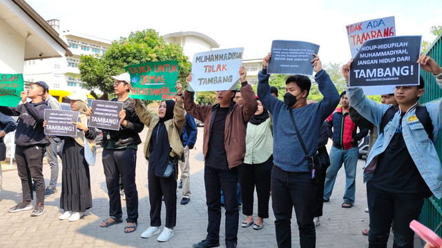 Sejumlah Mahasiswa Muhammadiyah Demo Tolak Pengelolaan Tambang di ...