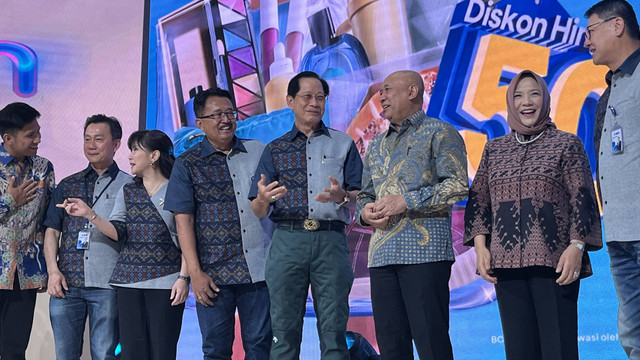 Dirut BCA Sebut Judi Online dan Pinjol Bisa Gerus Daya Beli Masyarakat ...