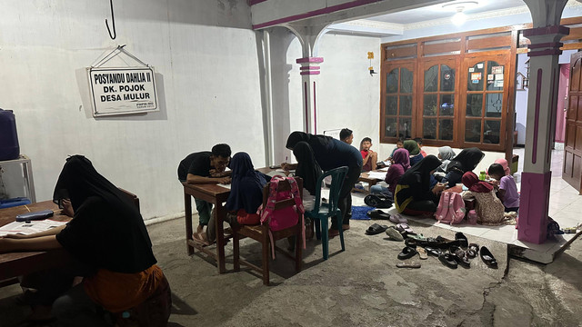 KKN MAs Tim 31 Ikuti Kegiatan Tebar Pupuk dan Gelar Bimbel Pertama di ...