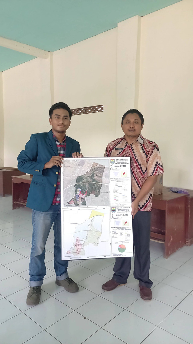 Mahasiswa KKN Undip Bantu Desa Ponowareng dalam Pembuatan Peta Profil Desa | kumparan.com