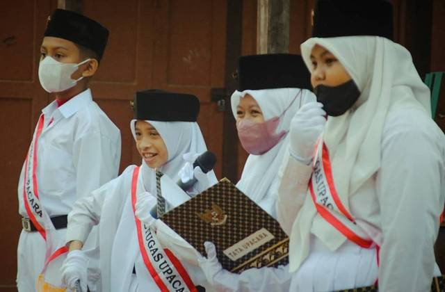 5 Contoh Teks Doa Upacara 17 Agustus Peringatan HUT ke-79 RI | kumparan.com