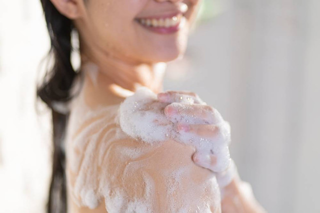 Buruk bagi Kulit, Ini Dampaknya Jika Kamu Malas Mandi | kumparan.com