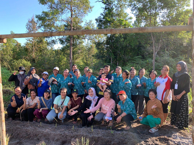 Penanaman TOGA bersama Ibu PKK: Langkah Menuju Kesehatan & Kemandirian ...