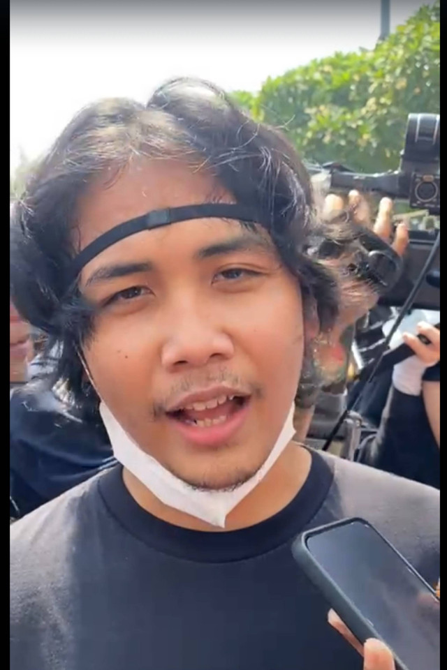 Suara Bintang Emon Demo di DPR: Pemerintah Jangan Plin-plan | kumparan.com