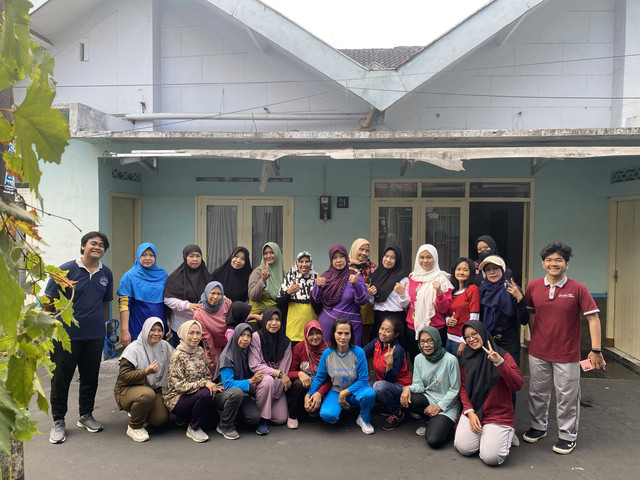 Mahasiswa/i UMM Melakukan Senam Bersama Warga RT 03 RW 01 Di Kel ...