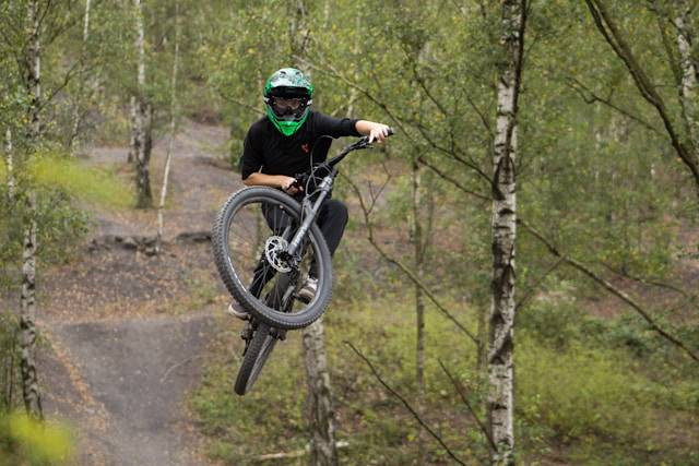 4 Rekomendasi Sepeda Downhill untuk Pemula | kumparan.com