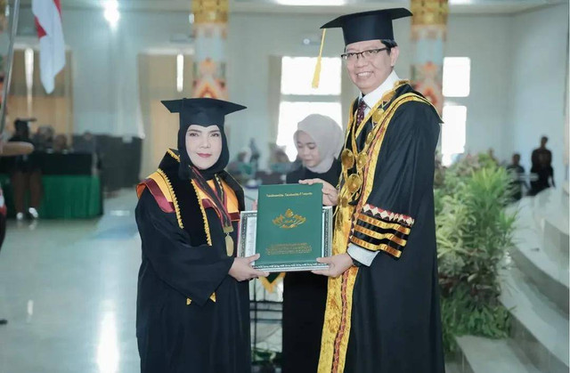 Wisuda UIN Raden Intan 2024, Wali Kota Bandar Lampung Raih Tesis ...