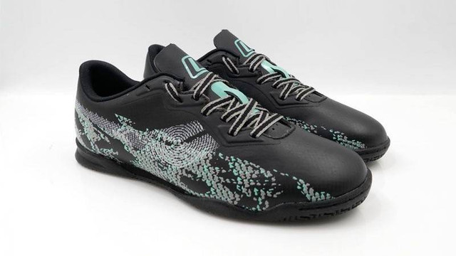 5 Rekomendasi Merk Sepatu Futsal Lokal Terbaik dan Nyaman | kumparan.com