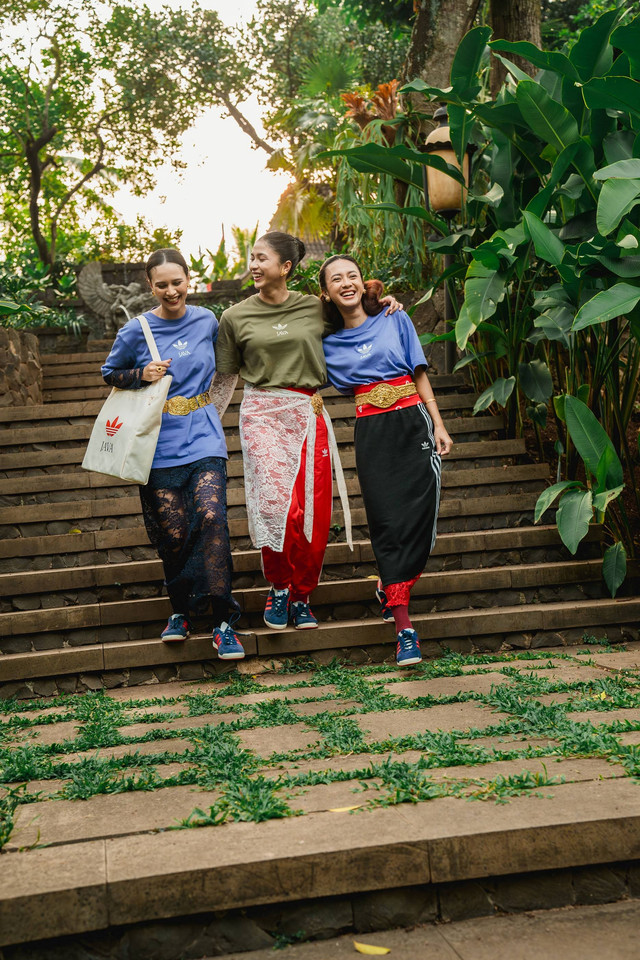 Terinspirasi dari Budaya Jawa, adidas Luncurkan Apparel Bertajuk Java ...