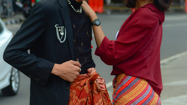 Dari Tradisi ke Tren: Bagaimana Batik Menjadi Simbol Persatuan di Era ...