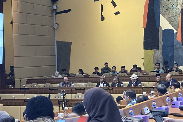 Momen Anggota Komisi II Tegur Mendagri Tito karena Ngobrol saat Rapat ...
