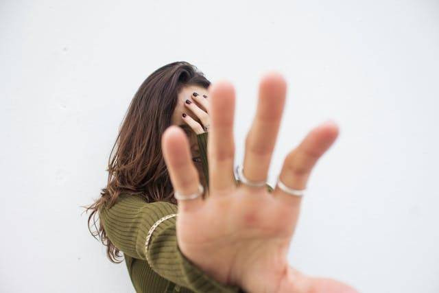 Pengertian Avoidant Personality Disorder dan Cara Mengatasinya ...