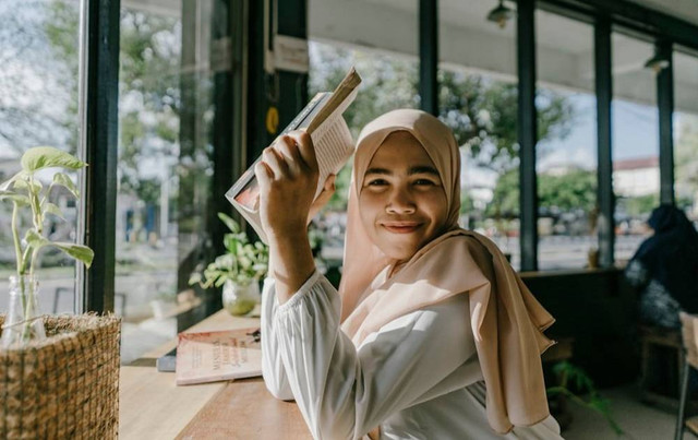 Hukum Membaca Alquran saat Haid dalam Islam | kumparan.com