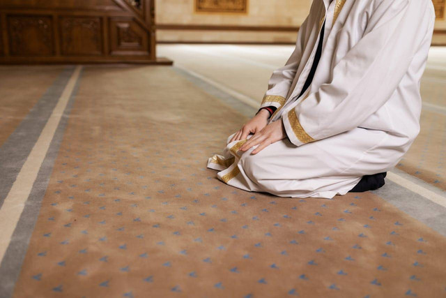 Cara Melakukan Sujud Syukur dalam Agama Islam | kumparan.com