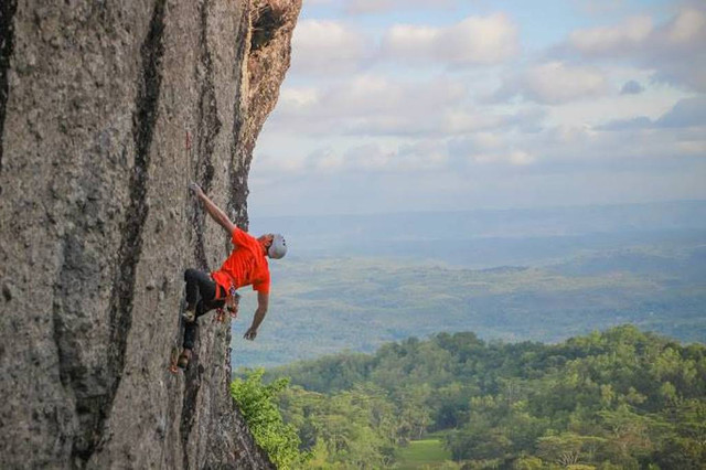 17 Sepatu Panjat Tebing yang Nyaman dan Berkualitas | kumparan.com