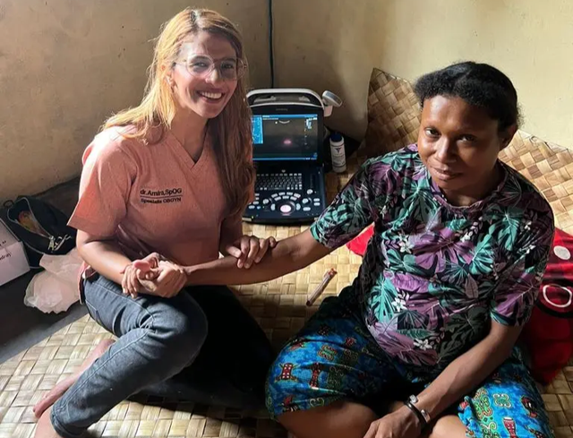 Kisah Amira, Satu-satunya Dokter Kandungan di Fakfak Papua | kumparan.com