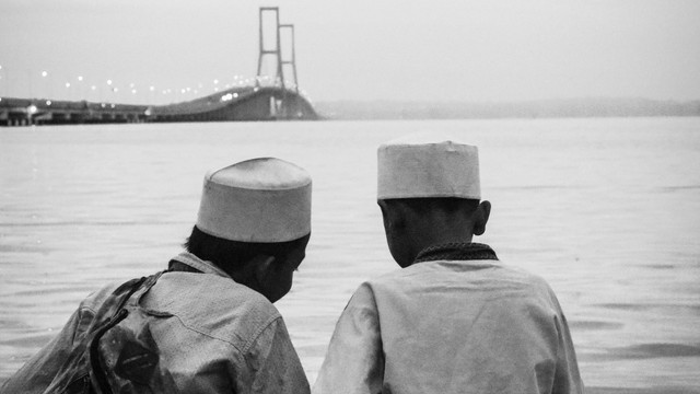 Sanksi Pidana Adat di Madura: Perspektif Tradisi Carok | kumparan.com