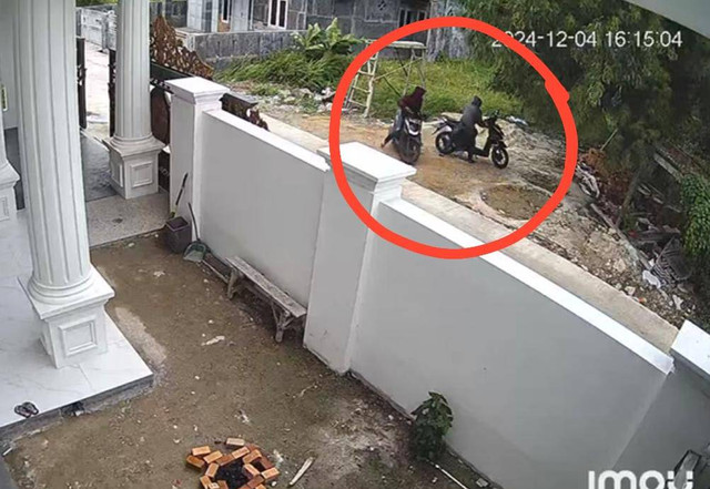 Motor Kurir JNT Hilang di Kalianda, Dua Pelaku Terekam CCTV | kumparan.com