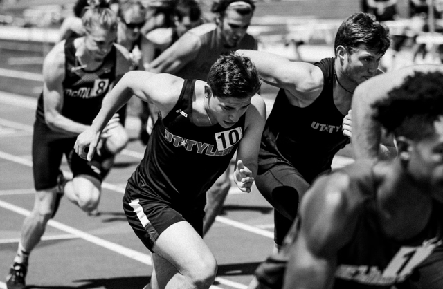 Pengertian Start Lari Jarak Menengah dan Jenis-Jenisnya | kumparan.com