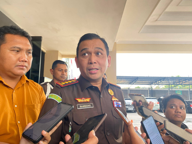 Anak Bupati Sleman, Raudi Akmal, Penuhi Panggilan Kejari soal Hibah ...