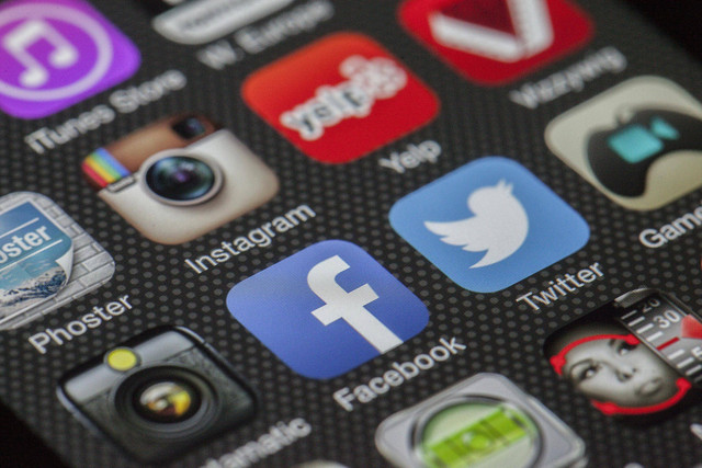 Generasi Muda dan Demokrasi Digital di Indonesia | kumparan.com