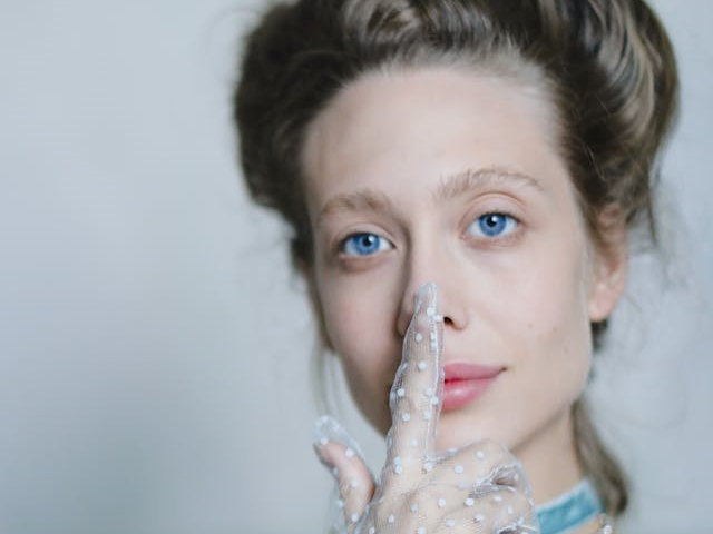 Kondisi Psikologi Orang yang Sering Garuk Hidung Ketika Ngobrol ...