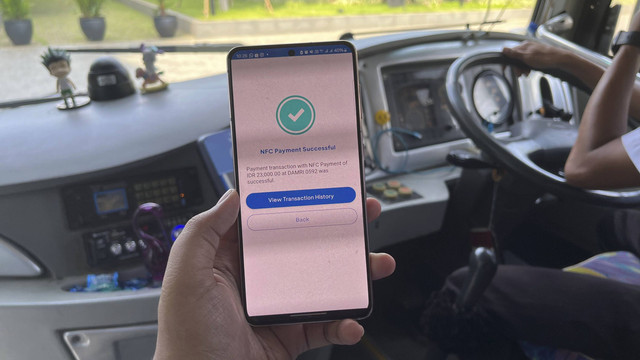 Meluncur Awal 2025, QRIS Tap Bakal Jangkau Transportasi Umum dan Merchant | kumparan.com