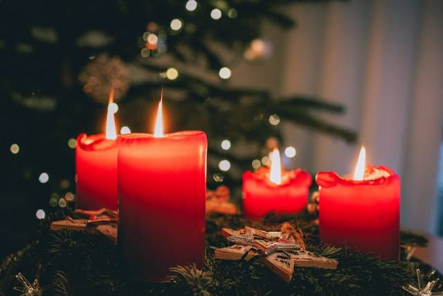 Arti 4 Lilin Adven yang Dinyalakan Menjelang Natal | kumparan.com