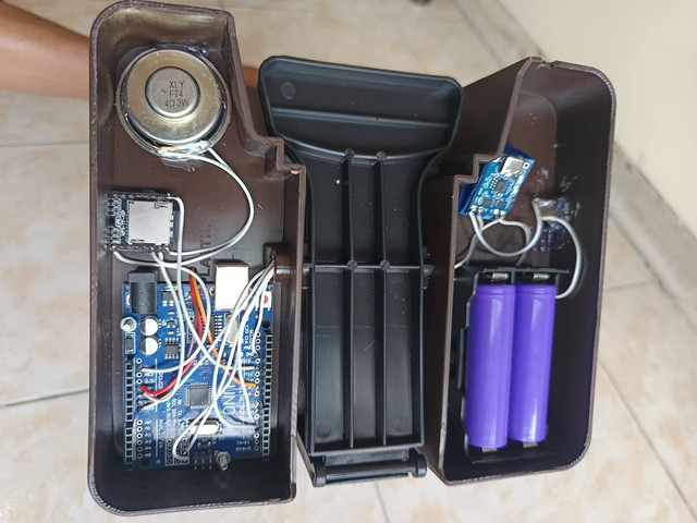 Pembuatan Tempat Sampah Otomatis Berbasis Arduino oleh Mahasiswa KKN NR 7 UNTAG | kumparan.com