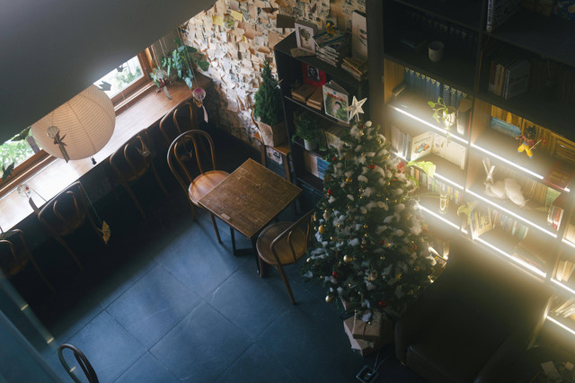 6 Cafe Dekorasi Natal Jakarta yang Cantik, Hadirkan Suasana Sukacita ...