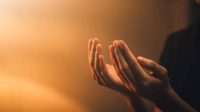 Bacaan Sholawat Rajab beserta Terjemahan dan Tulisan Latinnya ...