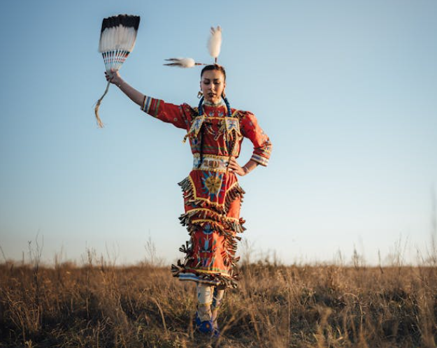 Tari Kipas Pakarena: Sejarah dan Maknanya | kumparan.com