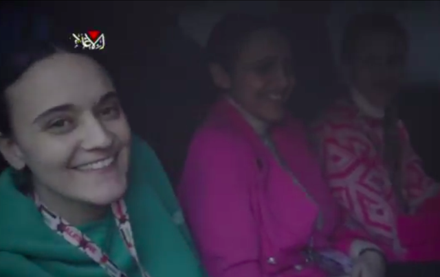 Hamas Bebaskan 3 WN Israel: Berkalung Palestina, Dikepang Rapi, Dapat ...