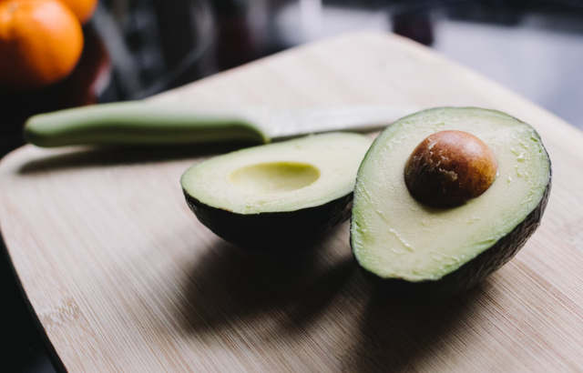3 Cara Mengonsumsi Biji Alpukat yang Baik untuk Kesehatan | kumparan.com