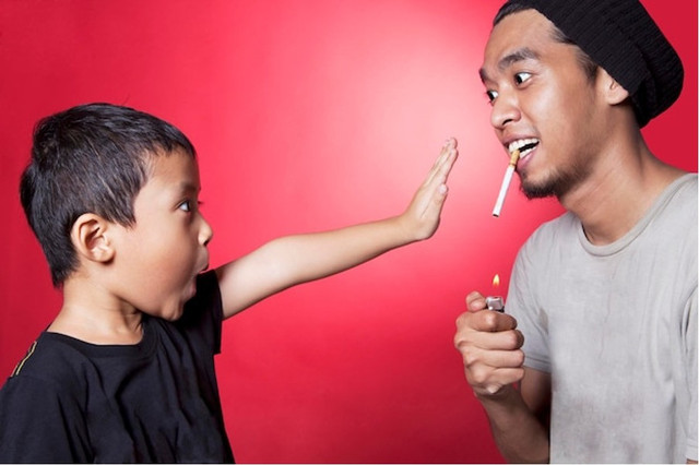 Dampak Ayah Perokok pada Kesehatan Anak | kumparan.com