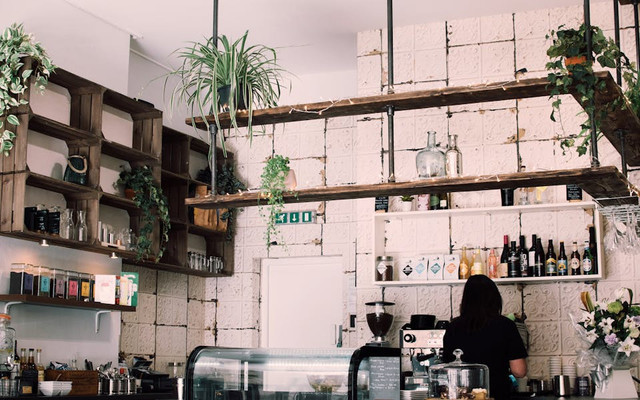 9 Kopi Studio 24 Malang, Kafe Populer yang Cocok untuk WFC | kumparan.com