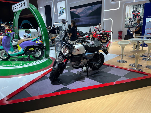 AHM Rilis Seragam Baru Honda Monkey di IIMS 2025 | kumparan.com