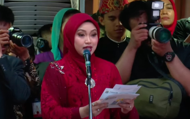 Momen Sertijab Gubernur Jakarta: Nama Jokowi Disoraki 'Hu!', Ahok & Anies 'Yes!' | kumparan.com