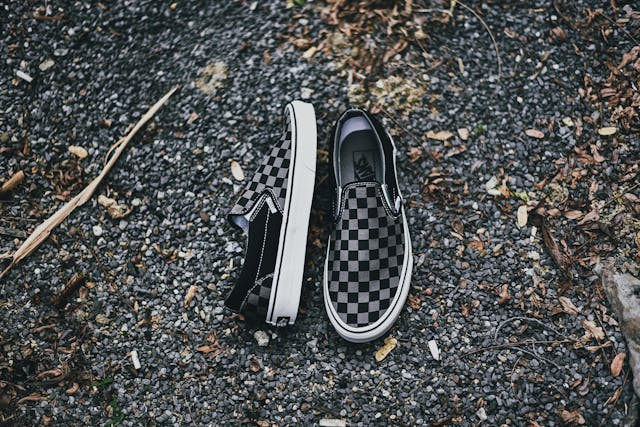 4 Cara Mencuci Sepatu Vans Catur, Bersih Seperti Baru | kumparan.com