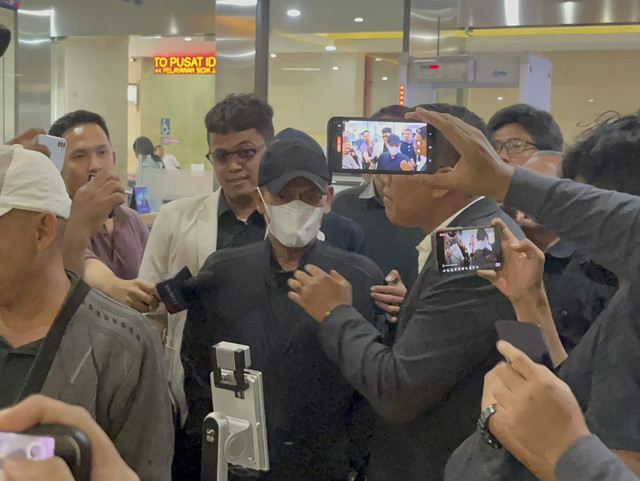 Bareskrim Tahan Kades Kohod dan 3 Tersangka Kasus Pagar Laut | kumparan.com