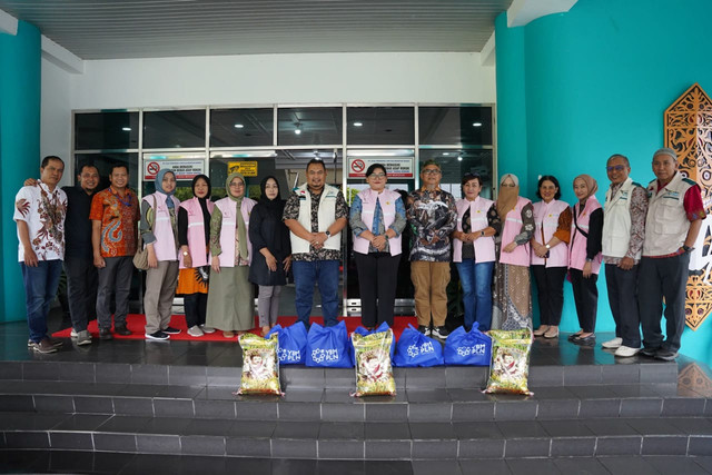 PLN Kalbar Salurkan Bantuan Ramadan kepada Warga yang Membutuhkan ...