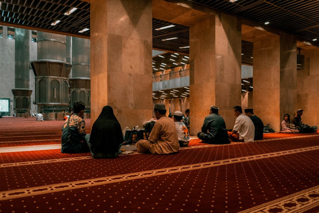 Sejarah Ibadah Puasa, Hikmah, dan Manfaatnya bagi Umat Islam | kumparan.com