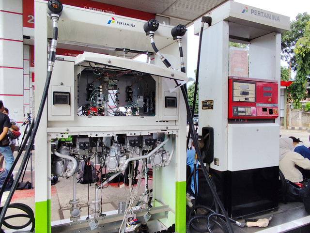 Modus Pengawas SPBU di Sentul Curangi Takaran BBM | kumparan.com