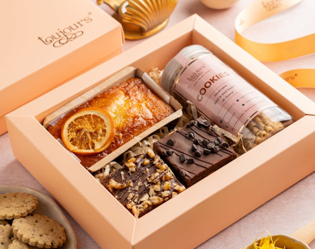 6 Harga Parcel Kue Kering Holland Bakery 2025 untuk Hantaran Lebaran ...