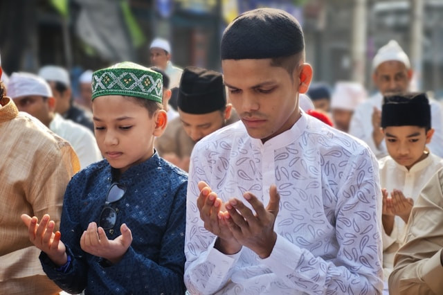 Teks Takbiran Idul Fitri Sesuai Sunah dan Versi Singkatnya | kumparan.com