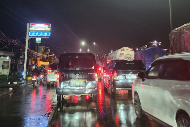 Ada Banjir Rob di Demak, Lalu Lintas dari Semarang Macet | kumparan.com