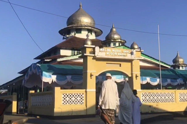 Warga Negeri Wakal Maluku Gelar Salat Id Lebih Awal, Begini Suasananya ...