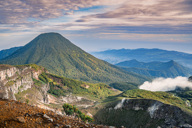 Pendakian Gunung Gede dan Pangrango Ditutup Mulai 13 Oktober | kumparan.com
