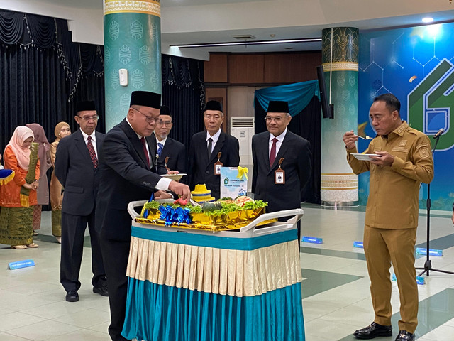 Krisantus Ucapkan Selamat HUT Bank Kalbar, Satu Naungan Tumbuh ...